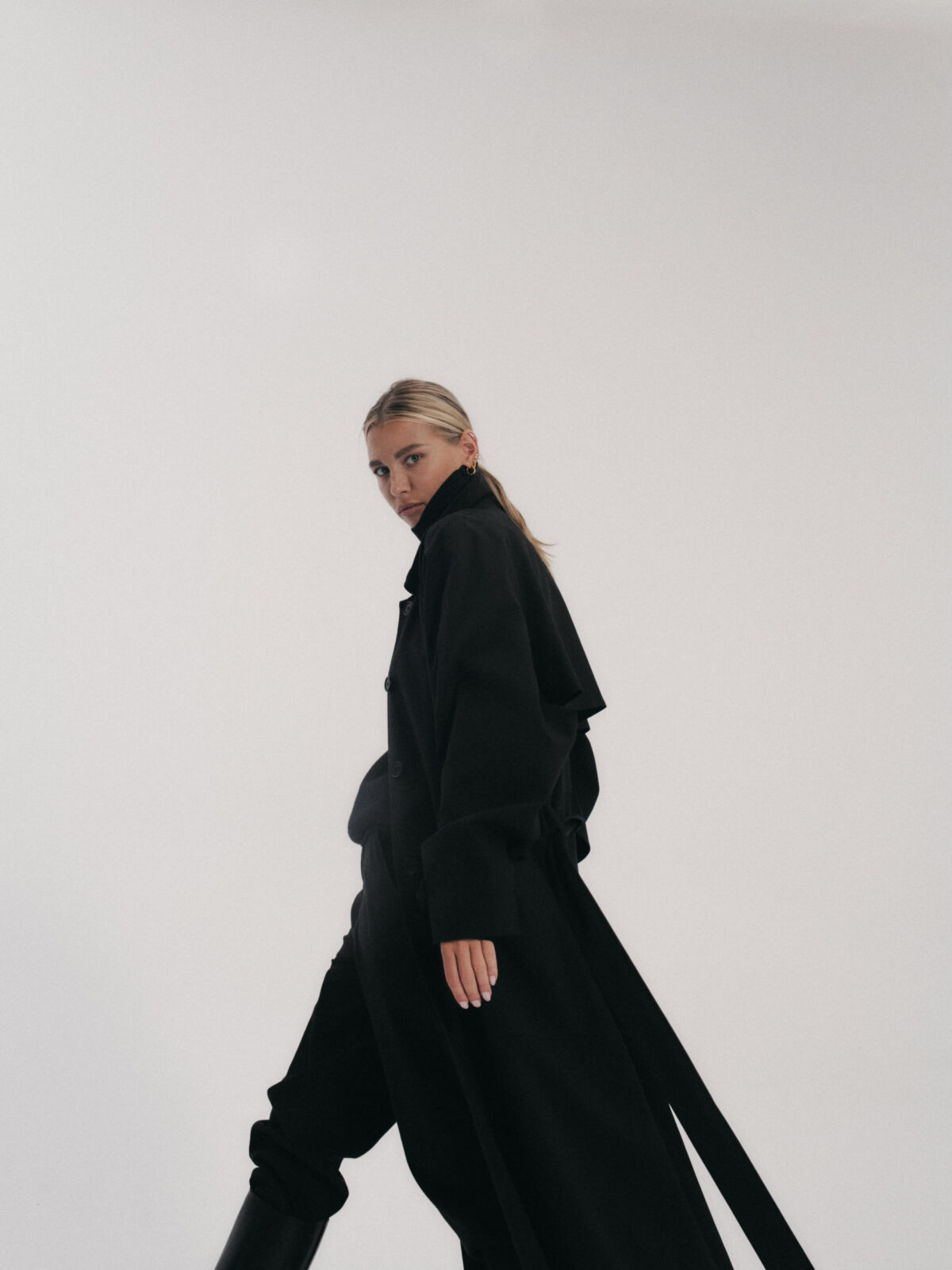 bawełniany prochowiec oversize BOUFF black - Sklep internetowy muuv.pl